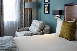 Quarto Nobre, 1 cama de casal | Roupa hipoalergénica, cofre no quarto, com decoração personalizada 