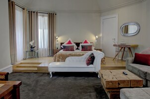 Quarto premium | Escrivaninha, ferros/tábuas de passar roupa, Wi-Fi de cortesia