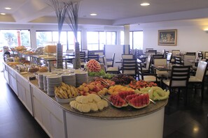 Pequeno-almoço tipo buffet diário incluído