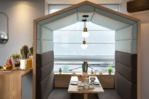 Café da manhã continental todos os dias (EUR 18 por pessoa)