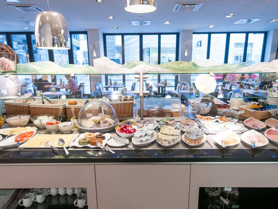 Cofres nos quartos, escrivaninha, quartos à prova de som