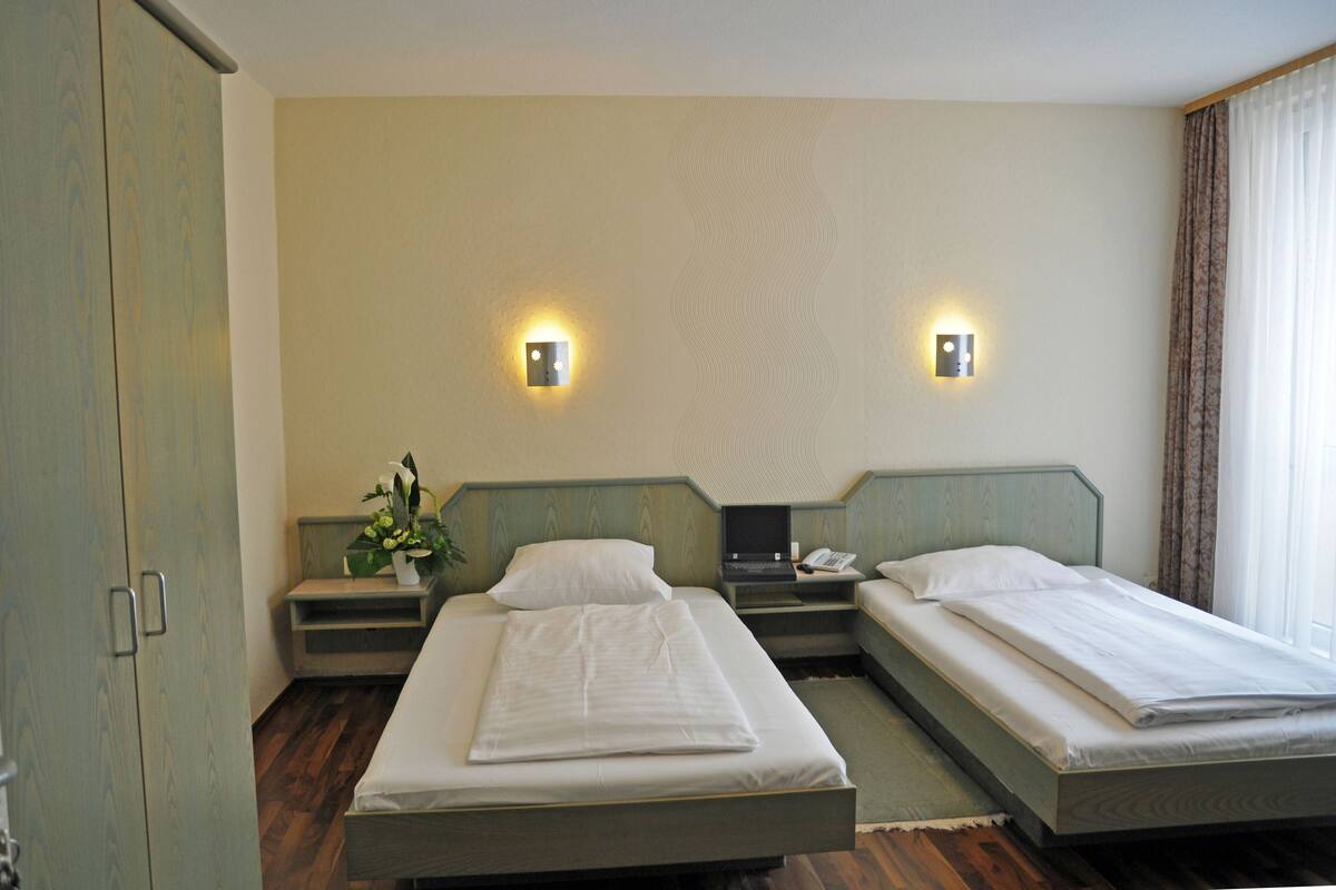 Quarto Duplo | Roupa hipoalergénica, secretária, quartos insonorizados