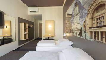 Roupa hipoalergénica, secretária, quartos insonorizados, Wi-fi grátis