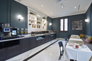 Pequeno-almoço tipo buffet diário incluído 