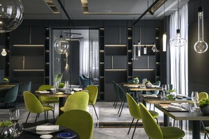 Pequenos-almoços, almoços, jantares servidos, cozinha italiana 