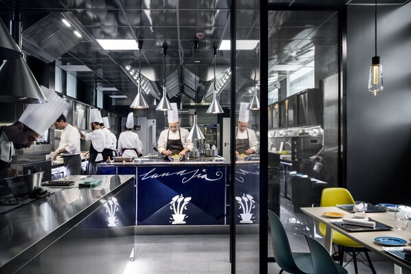 Pequenos-almoços, almoços, jantares servidos, cozinha italiana 