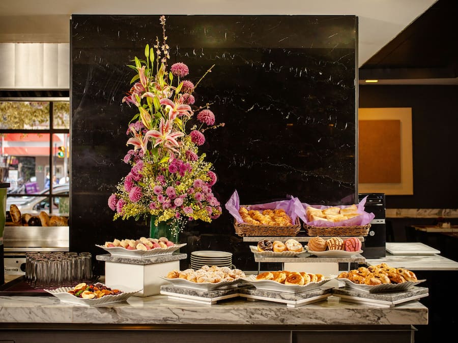 Café da manhã com buffet todos os dias mediante uma taxa