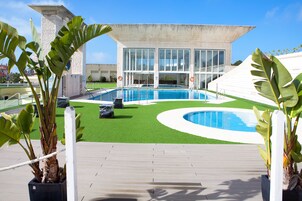 Piscina externa sazonal