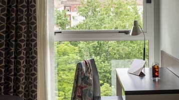 Quarto casal ou duplo | Cofres nos quartos, escrivaninha, berços grátis