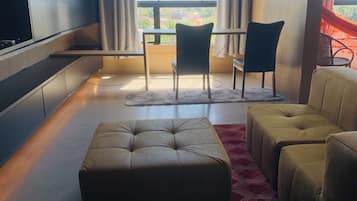 Quarto Duplo Design | Sala de estar | Smart TV de 55 polegadas com canais por cabo