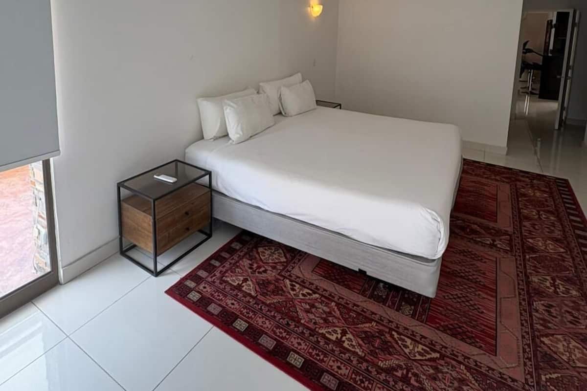 Minibar, cofre no quarto, ferro/tábua de engomar, Wi-fi grátis