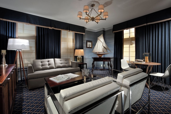 Suite Superior, 1 cama king-size e sofá-cama, Vista para a cidade (One Bedroom Suite) | Lençóis italianos Frette, roupa de alta qualidade, edredões de penas