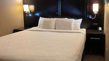 Suite, 1 cama king-size, não fumadores | Roupa de alta qualidade, cofre no quarto, secretária
