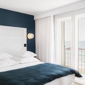 Quarto Superior, vista para o oceano | Roupa de alta qualidade, cofre no quarto, secretária 