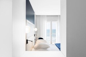 1 quarto, roupa de alta qualidade, cofre no quarto, secretária 