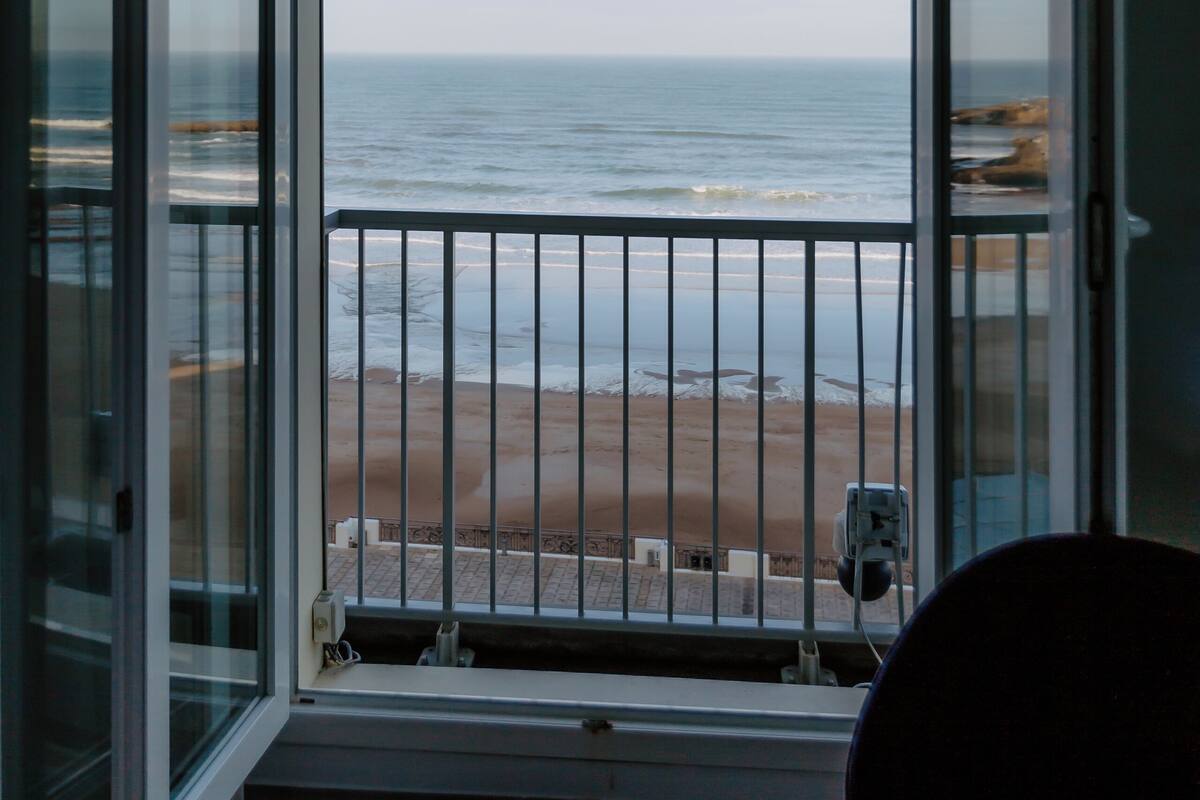 Quarto Superior, vista para o oceano | Roupa de alta qualidade, cofre no quarto, secretária 