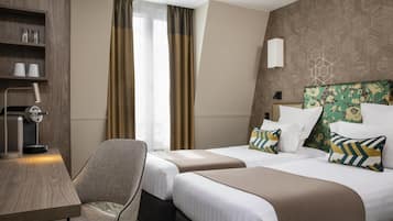 Roupa de alta qualidade, minibar, cofre no quarto, secretária