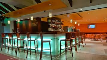 2 bares/lounges
