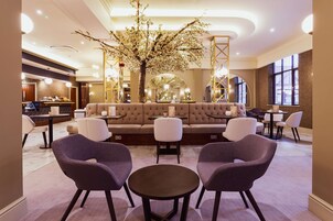 Serve almoço e jantar 