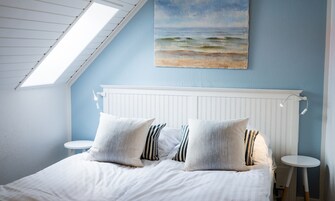 Quarto Económico | Roupa hipoalergénica, secretária, cortinas/cortinados opacos 