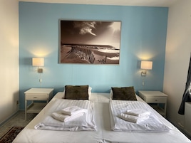 Wi-fi grátis, com decoração personalizada, roupa de cama fornecida 
