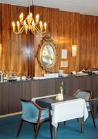 Café da manhã com buffet todos os dias (DKK 95 por pessoa) 