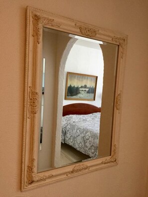Quarto standard | Roupas de cama antialérgicas, individualmente decorados, escrivaninha