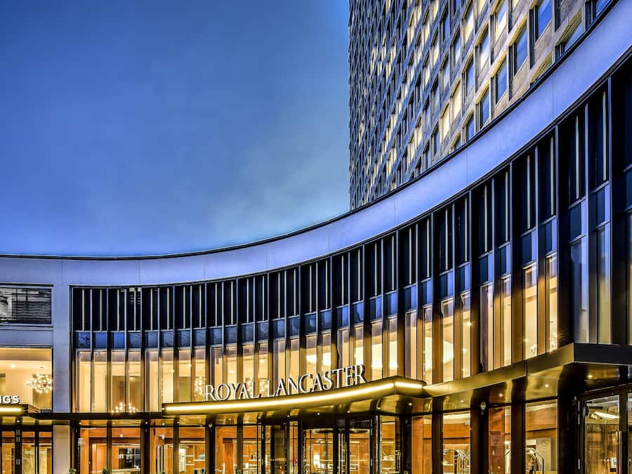 Fachada do alojamento (tarde/noite)