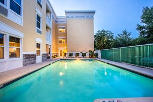Piscina exterior sazonal 