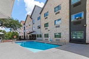 Piscina externa sazonal