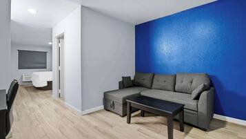 Suite, 1 cama king-size, não fumadores (Deluxe) | Ferro/tábua de engomar, Wi-fi grátis, despertadores