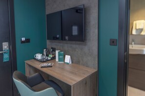 Secretária, secretária adequada para computadores portáteis 