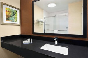 Chuveiro/banheira combinados, secador de cabelo, toalhas de banho