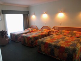 1 quarto, cofre no quarto, secretária, cortinas/cortinados opacos 