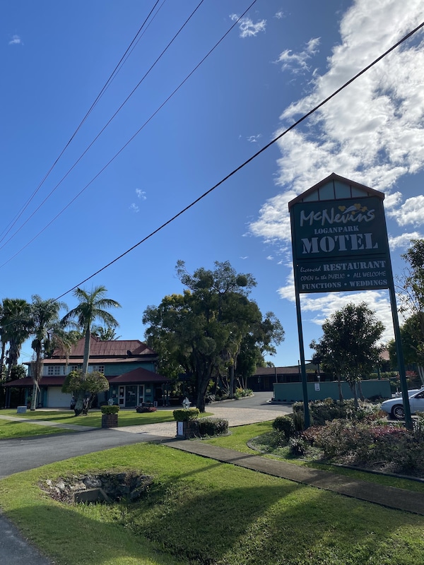 Puffers Inn Logan Motel -