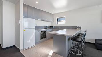 Apartamento, 2 quartos | Cofre no quarto, ferro/tábua de engomar, Wi-fi grátis