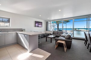 Apartamento, 2 quartos | Cofre no quarto, ferro/tábua de engomar, Wi-fi grátis 