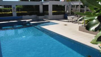 Piscina exterior sazonal