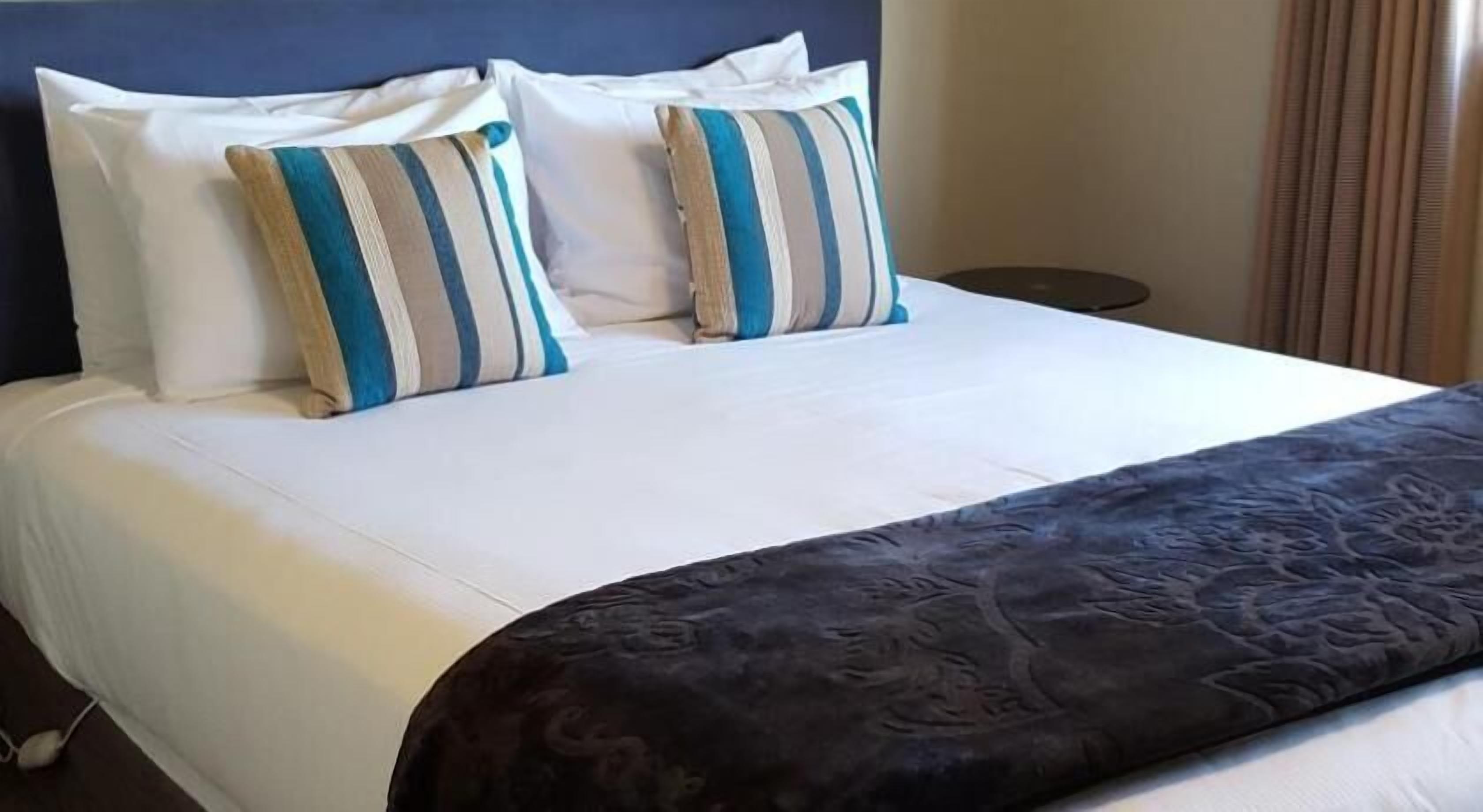 Secretária, Wi-fi grátis, roupa de cama fornecida 