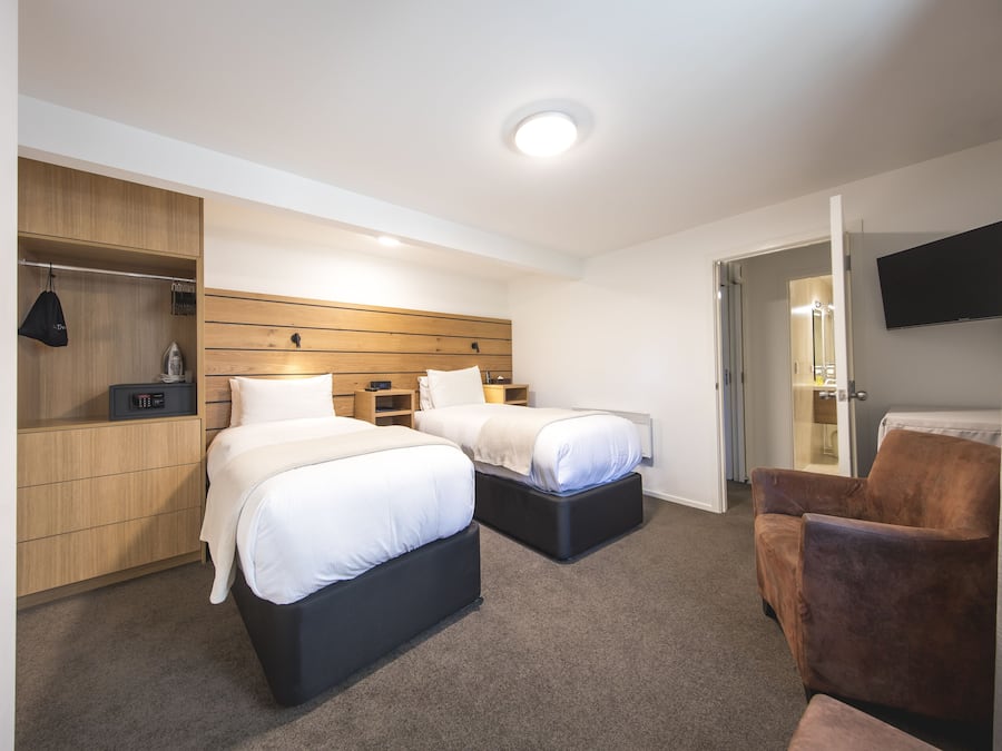 Quarto Standard | Roupa de alta qualidade, cofre no quarto, cortinas/cortinados opacos