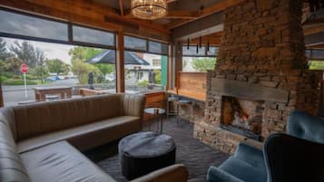 2 bares/lounges