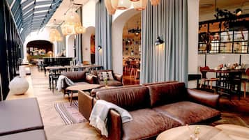 Café da manhã com buffet diário (DKK 250 por pessoa)