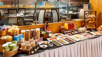Café da manhã com buffet todos os dias mediante uma taxa
