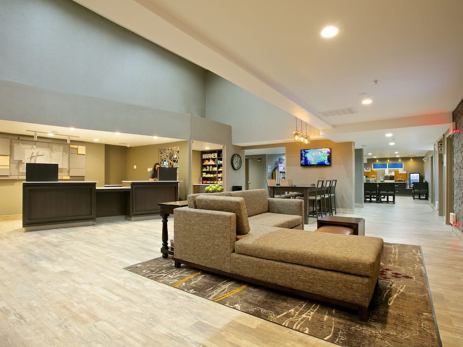 Área de estar no saguão