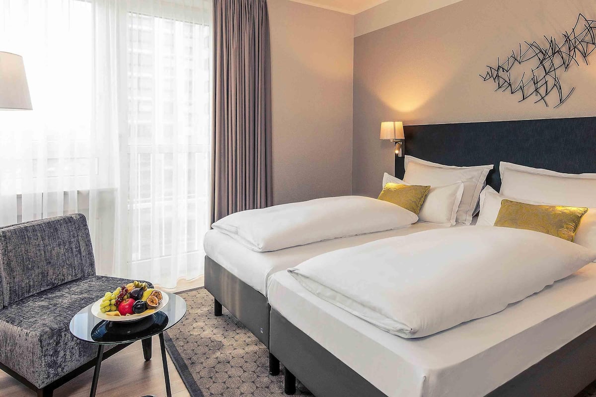 Quarto duplo standard, em edifício anexo | Roupas de cama antialérgicas, camas Select Comfort, cofres nos quartos