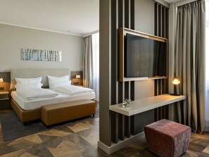 Apartamento, 1 cama de casal | Roupas de cama antialérgicas, camas Select Comfort, cofres nos quartos