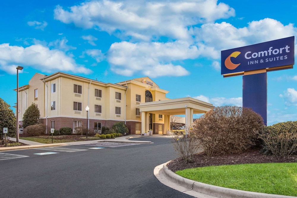 Comfort Inn & Suites - Brevard, NC