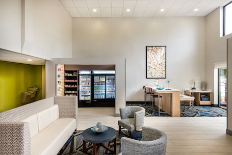 Saguão. Holiday Inn Express & Suites Charlotte Arpt-Belmont by IHG