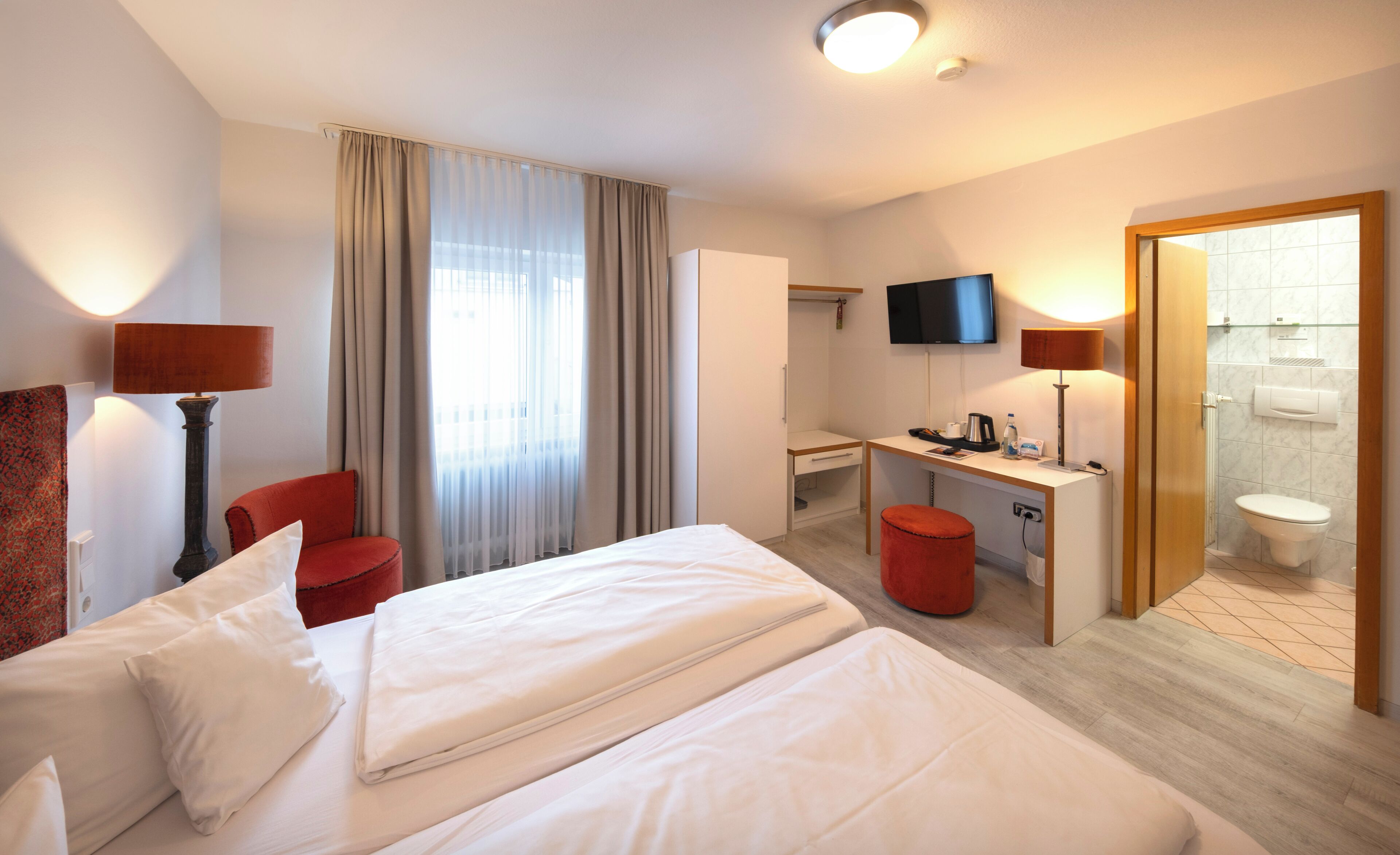 Quarto casal standard | 1 quarto, roupas de cama premium, edredons de pluma, cofres nos quartos