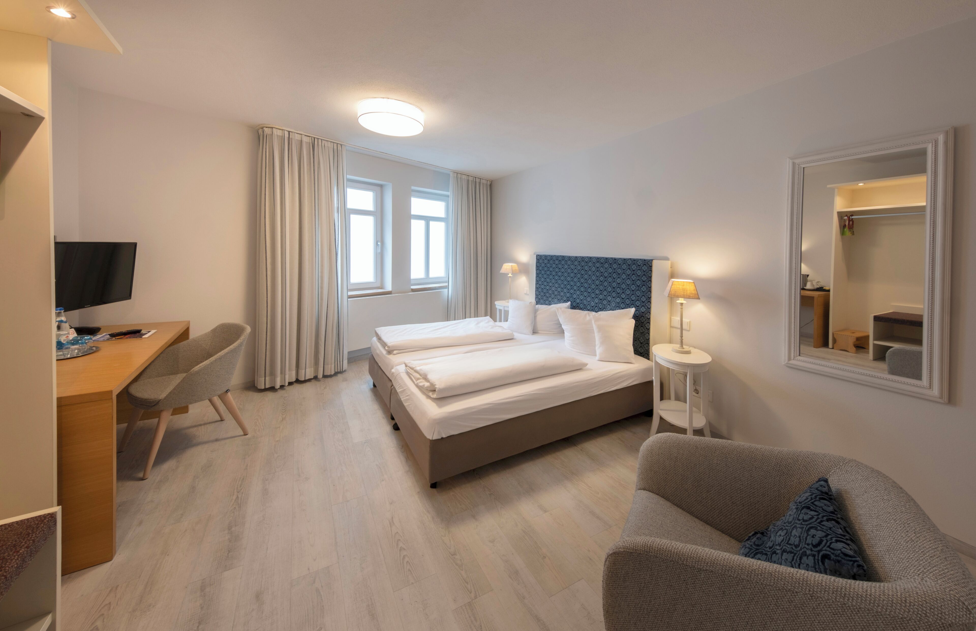 Quarto casal luxo | 1 quarto, roupas de cama premium, edredons de pluma, cofres nos quartos